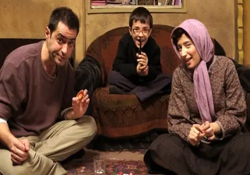 نوردخت؛ دختر رامبد جوان و نگار جواهریان با چمکههای صورتی